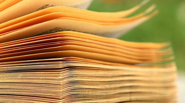 Photo d’une tranche de livre | Bienvenue à Urt